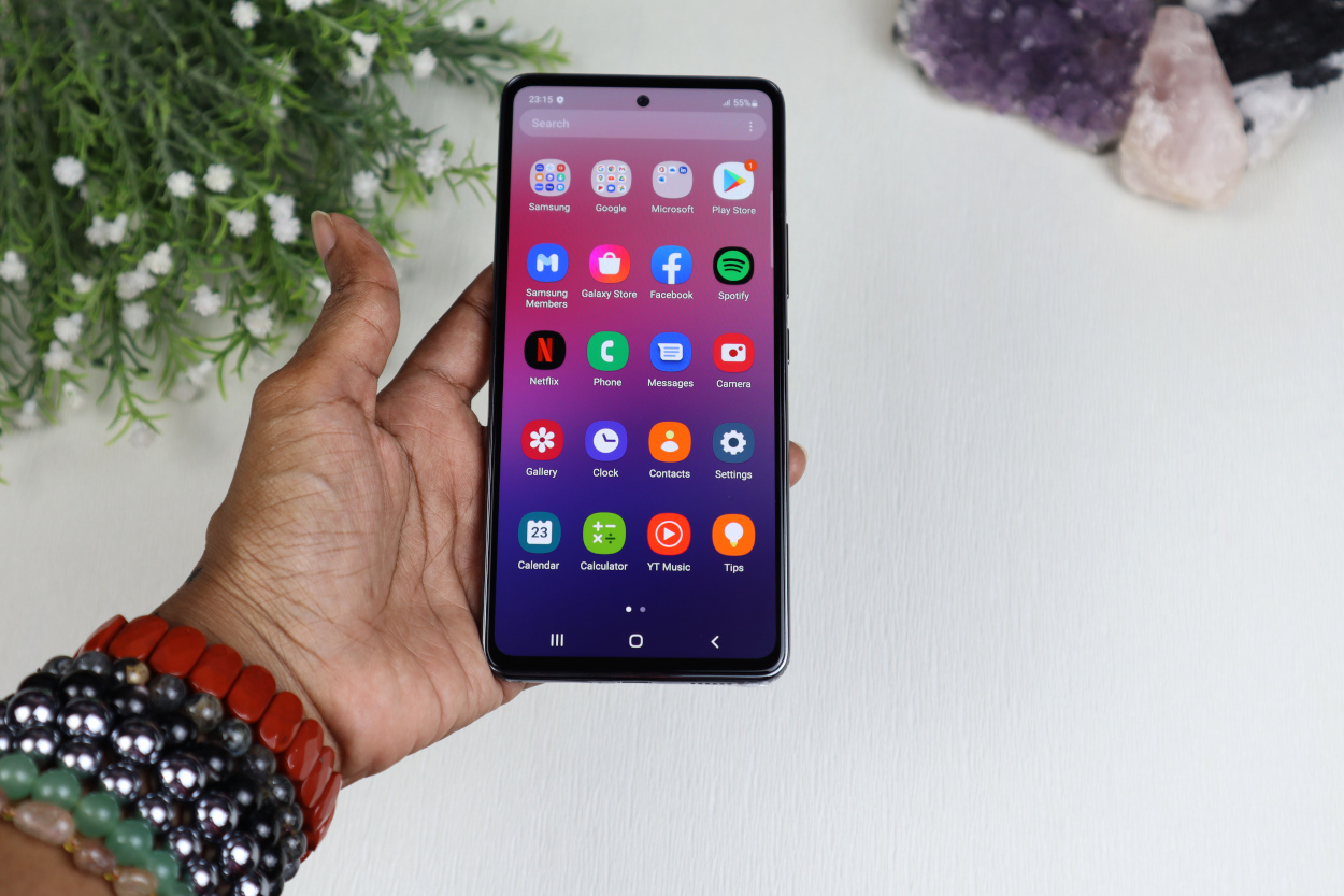 Samsung Galaxy A53 5G Review: It’s A Flagship-Lite Device - Gizmos Chamber